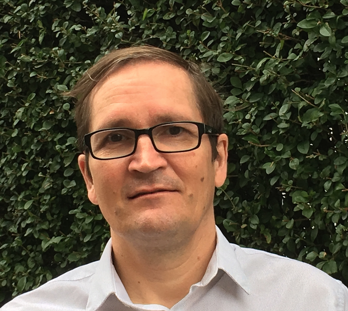 Experienced online maths and physics tutor